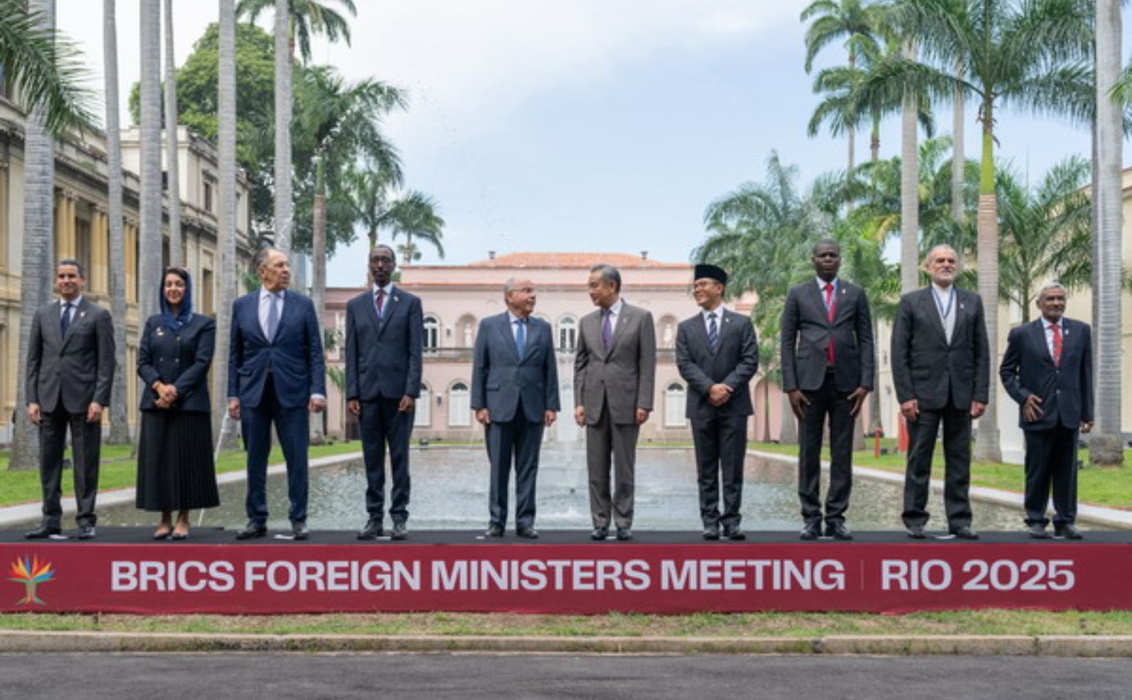 Wang Yi: The BRICS family stands at the forefront of the Global South ...
